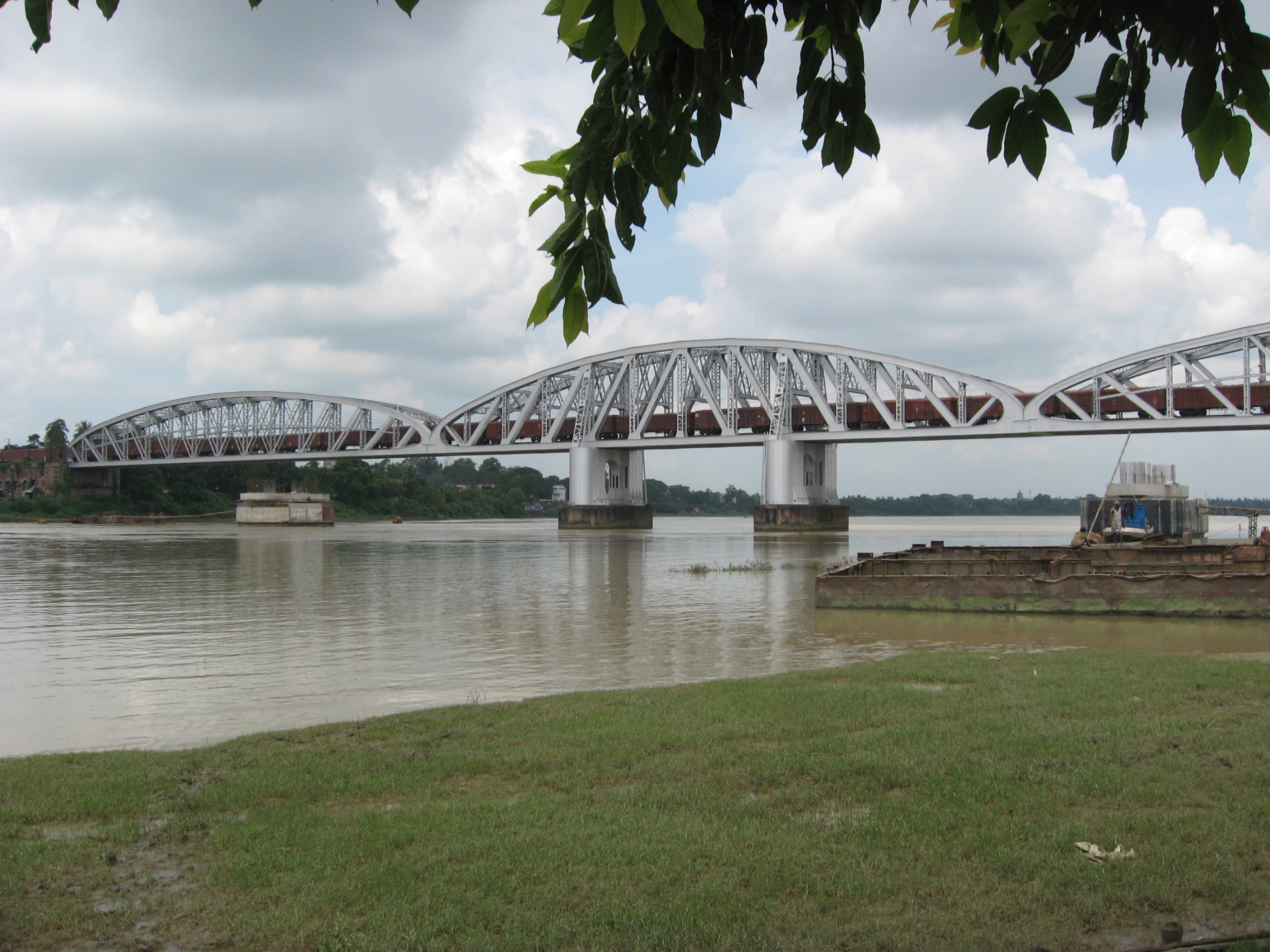 2016: A Longtime Bridge in India is Closed – Transportation History
