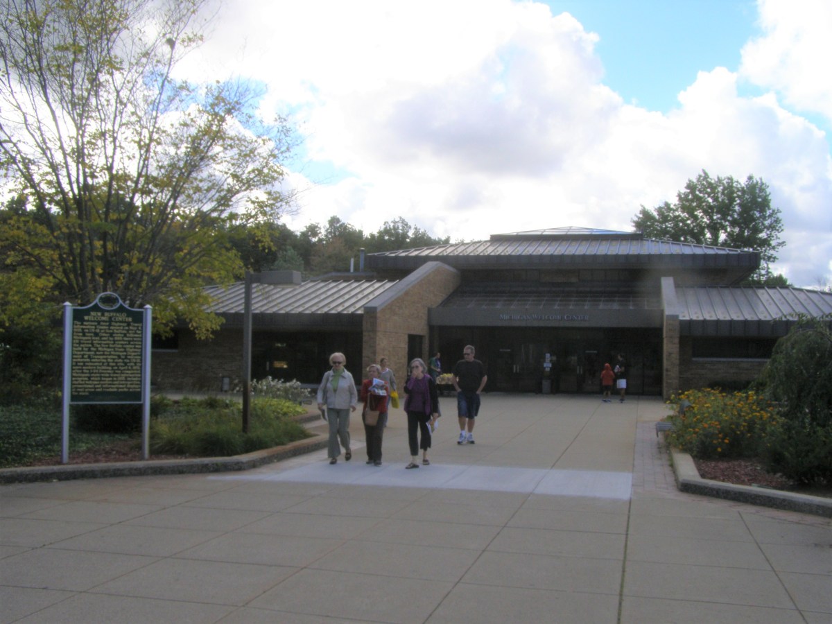 1935: A Trailblazing Highway Welcome Center is Introduced in the ...