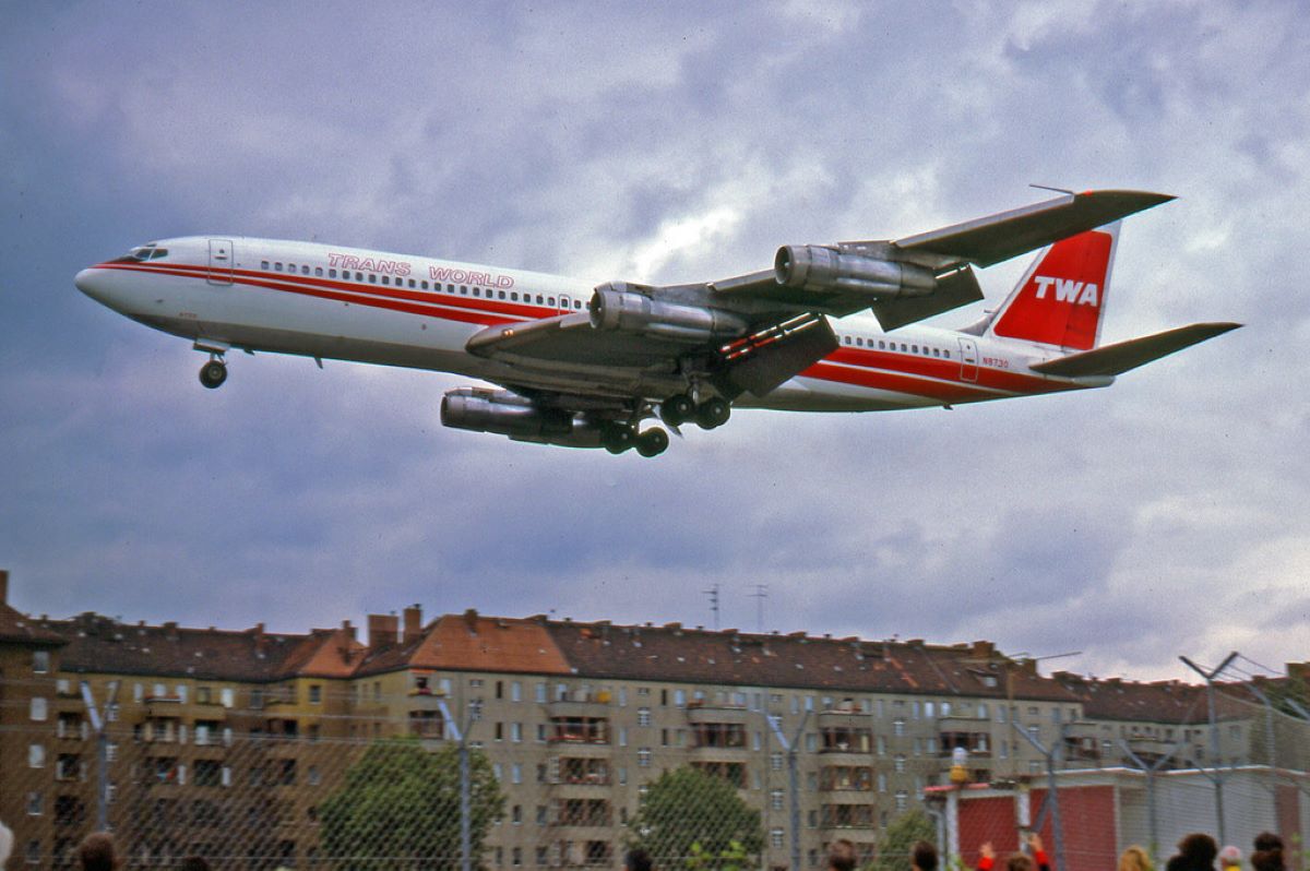 1961: The First Regularly Scheduled In-Flight Movie is Shown on Board a ...