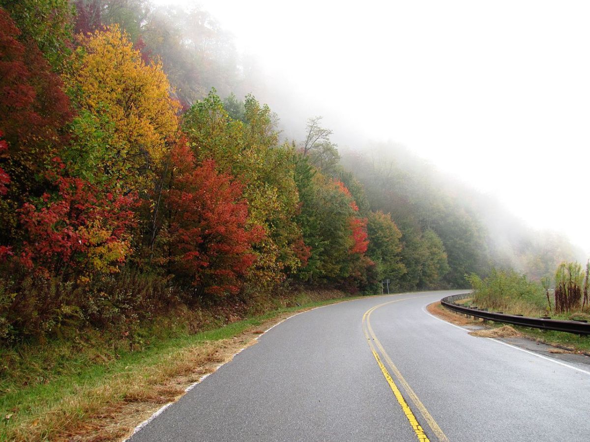1996: The Completion of the Cherohala Skyway – Transportation History