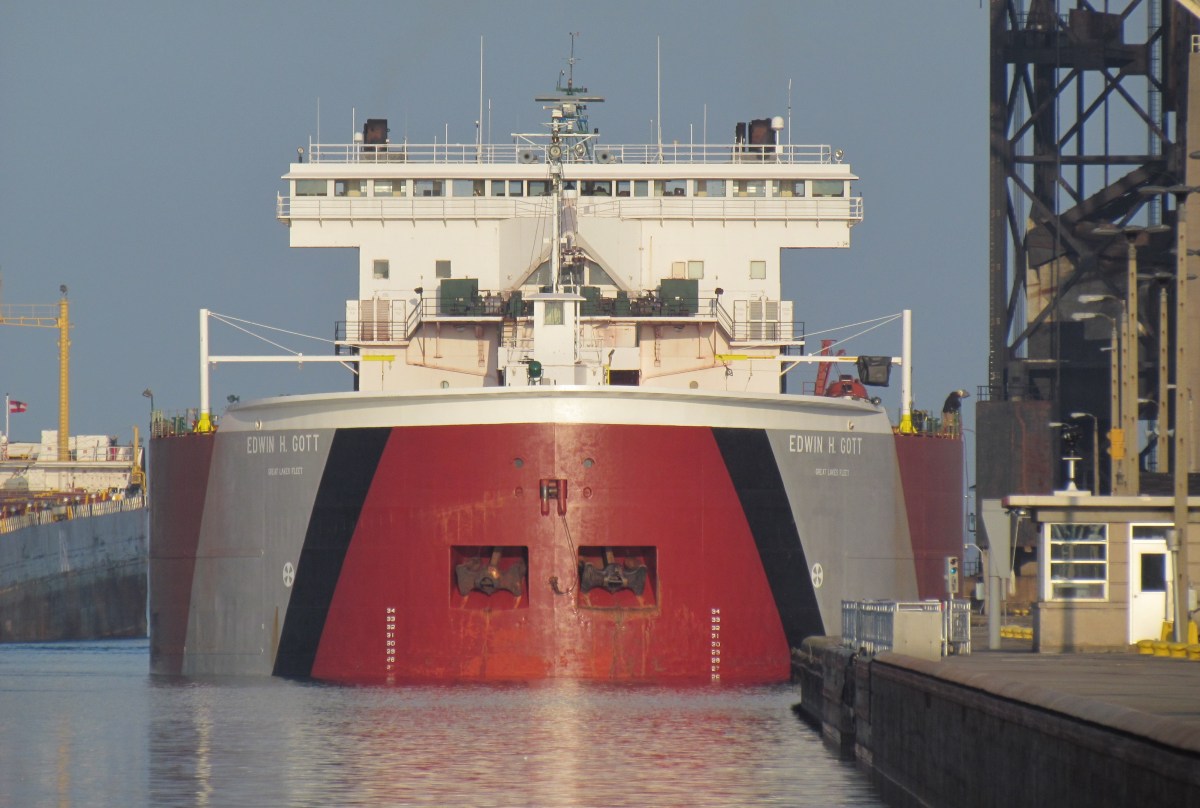 1979: The Record-Setting First Voyage of a Lake Freighter ...