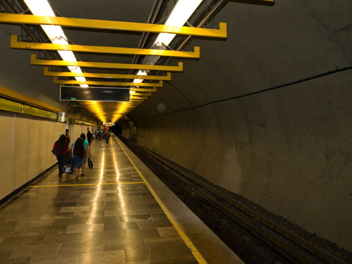 1983: The Introduction of a Mexico City Metro Station with an Arboreal ...