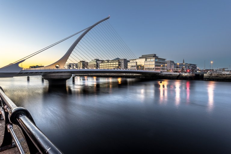 2009: The Grand Debut of a Harp-Like Bridge in Dublin – Transportation ...